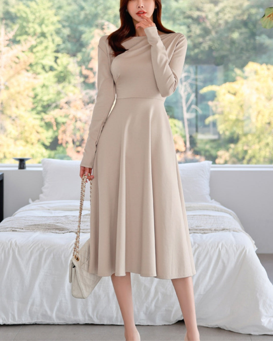 ボートネック長袖フレアワンピ【美しさが自然に整う計算された一着